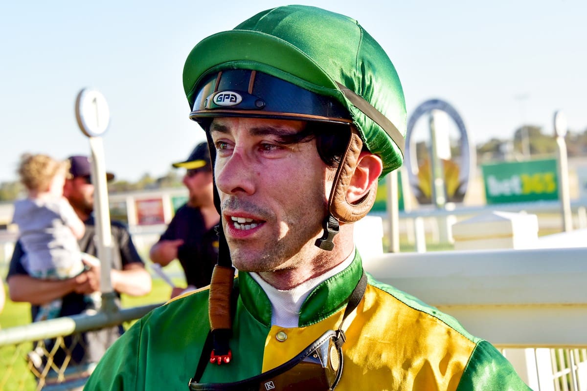 Sprinter Altar Boy Wins Fourth Straight at Pioneer Park