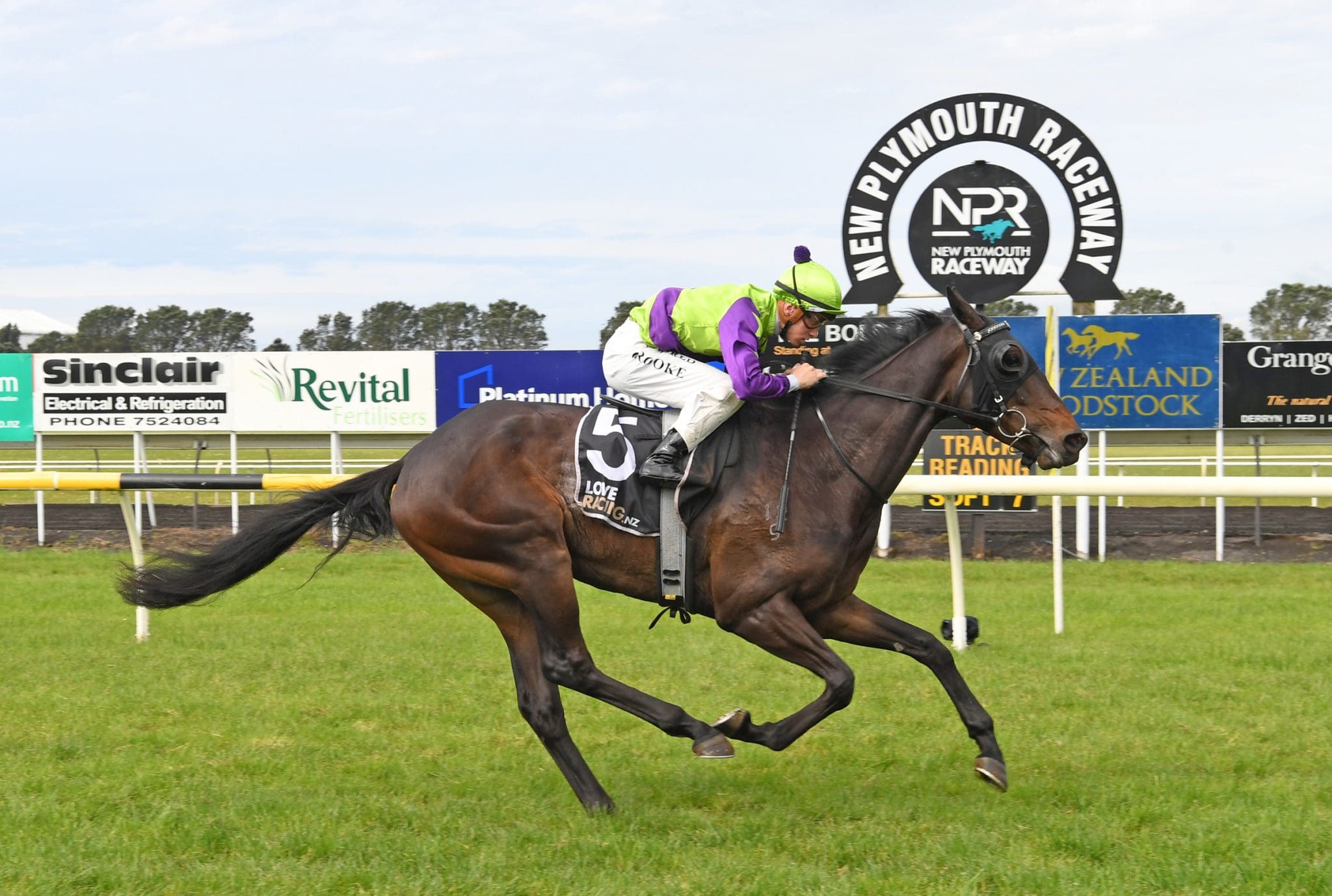 Hi Yo Legacy Claims Debut Victory For Kim Reid At New Plymouth